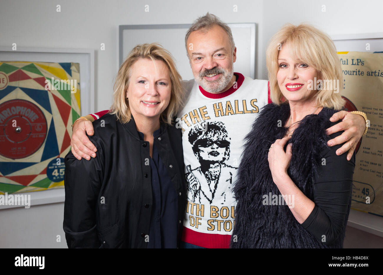 UTILISATION ÉDITORIALE JENNIFER Saunders et Joanna Lumley visitent ...