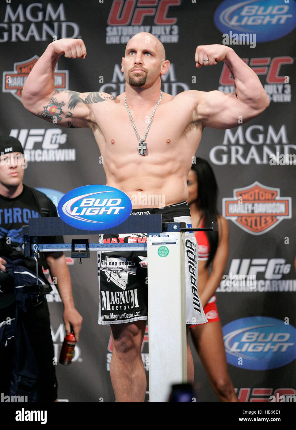 Ufc fighter shane carwin weigh Banque de photographies et d’images à ...