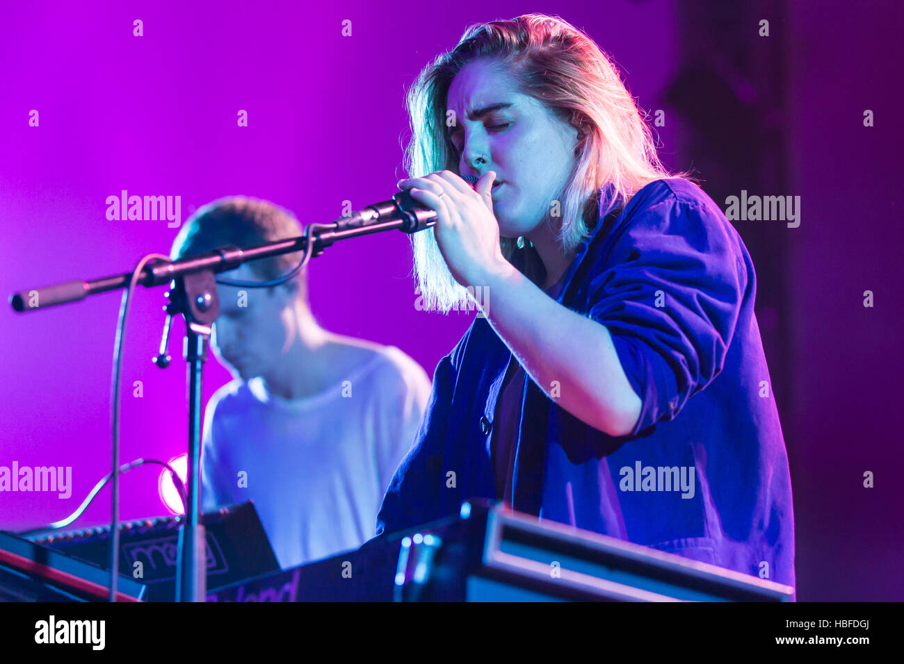 Shura singer Banque de photographies et d’images à haute résolution - Alamy