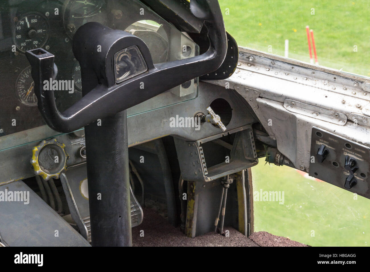 Vieux instruments de cockpit d'avion Banque de photographies et d ...