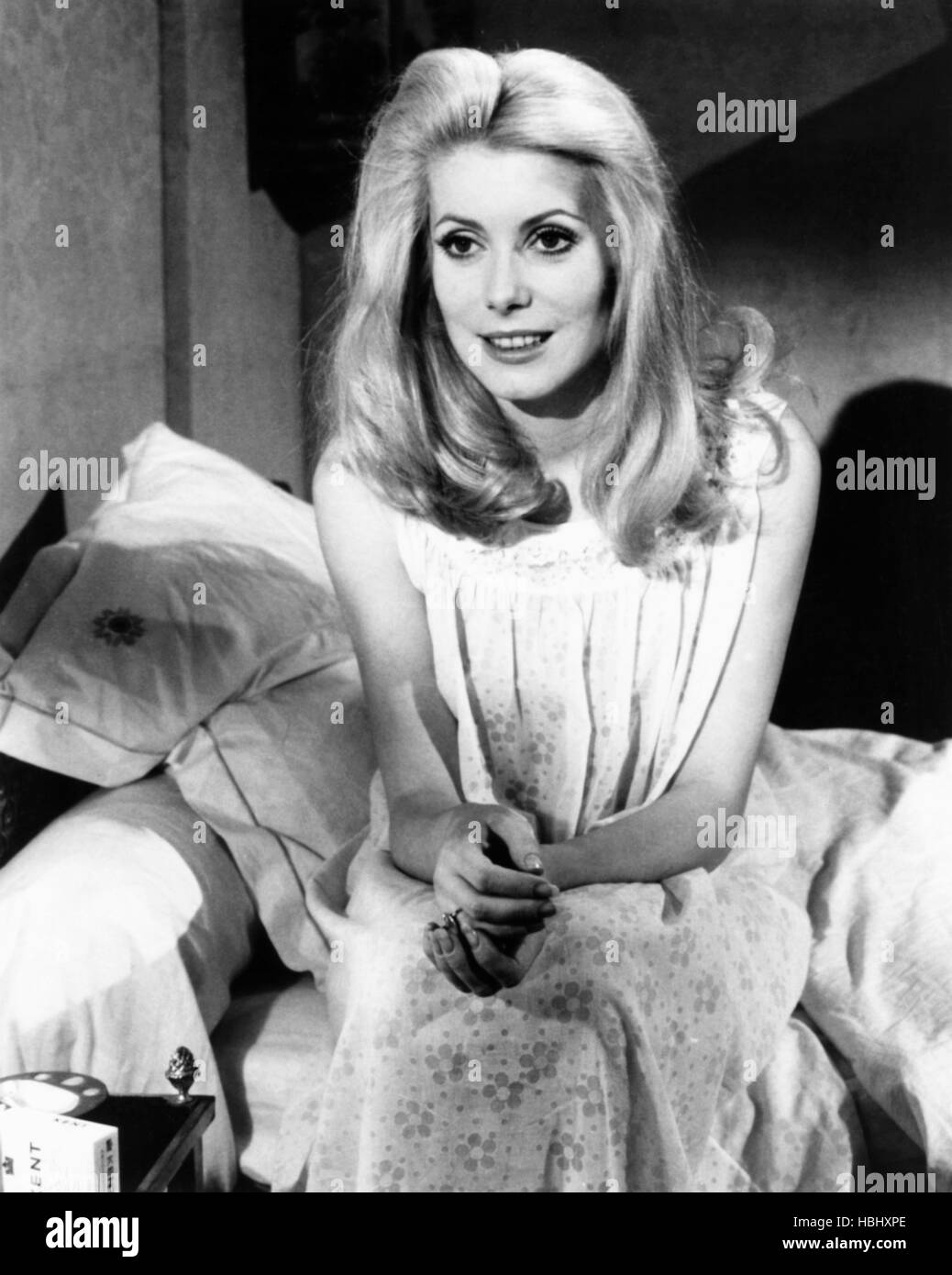 Catherine deneuve 1967 Banque de photographies et d’images à haute résolution - Alamy
