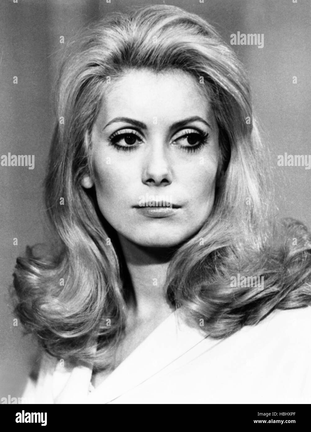 Catherine deneuve 1967 Banque de photographies et d’images à haute résolution - Alamy