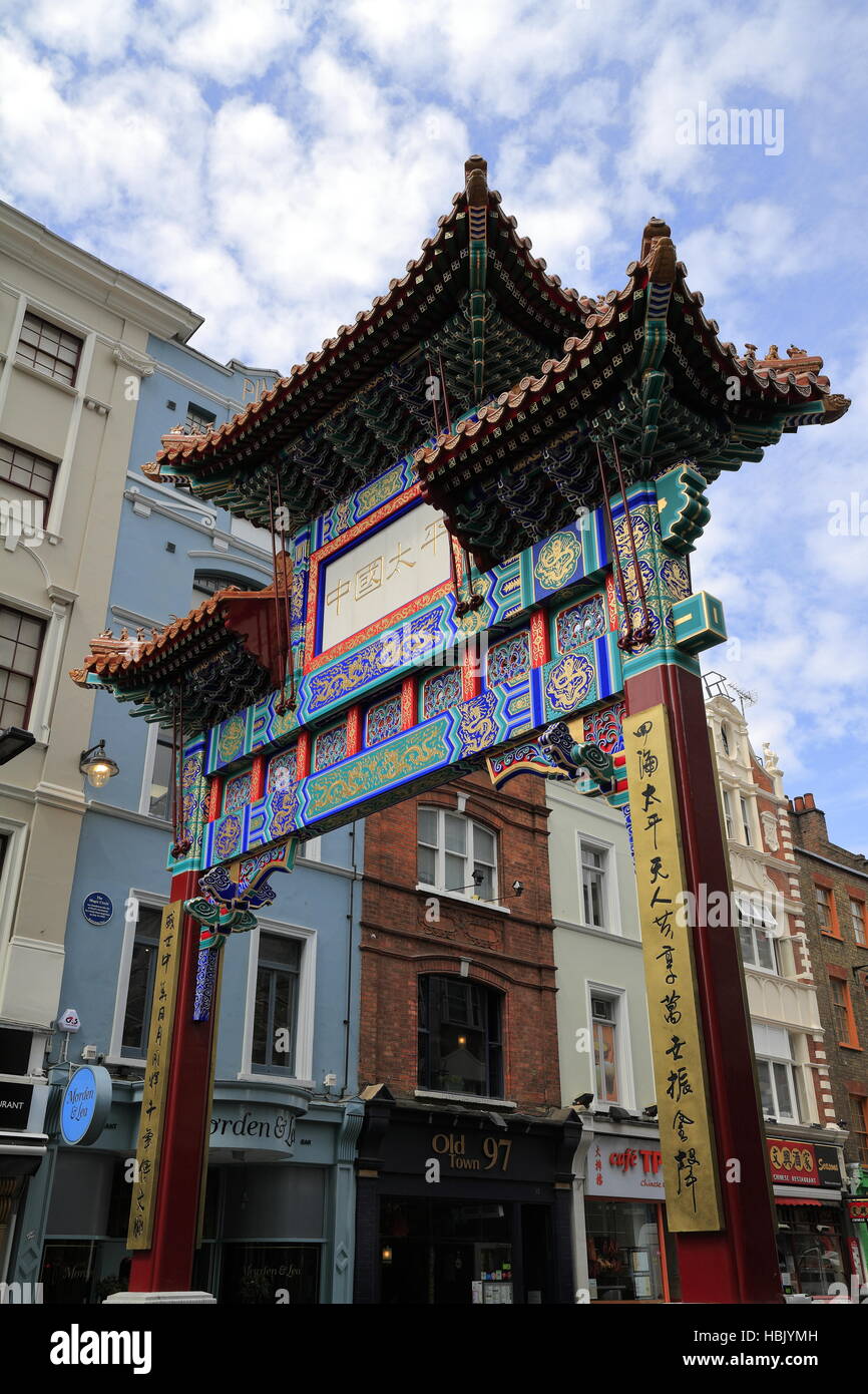 Chinatown chinese england london soho gate Banque de photographies et d’images à haute ...
