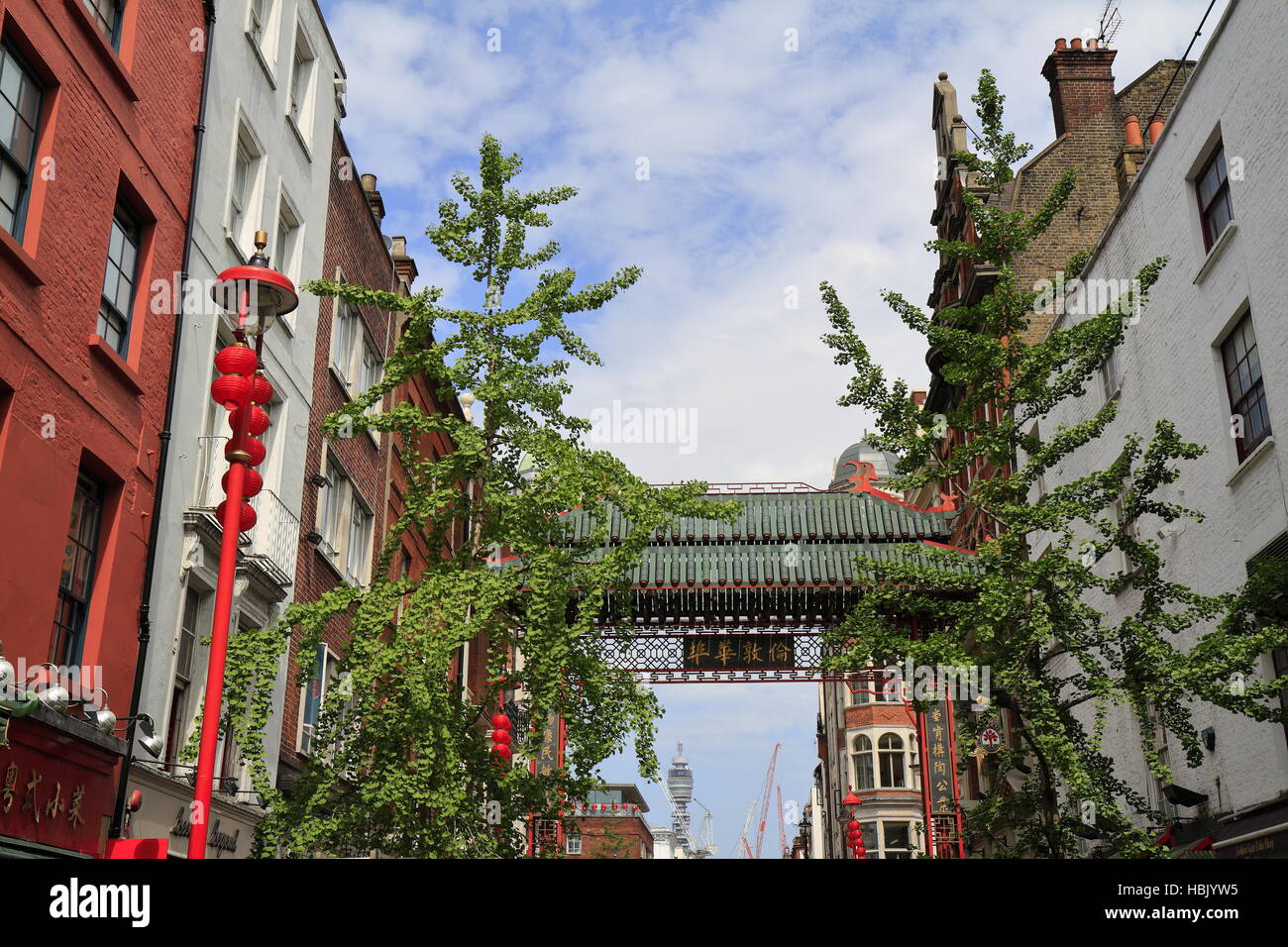 Chinatown chinese england london soho gate Banque de photographies et d’images à haute ...