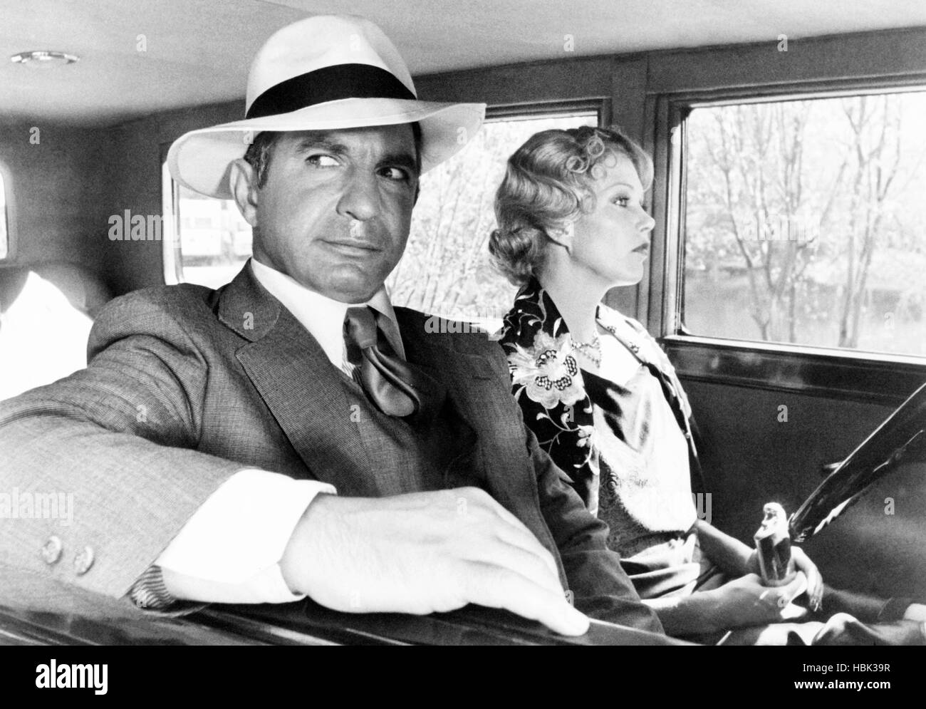 CAPONE, de gauche, Ben Gazzara, Susan Blakely, 1975, TM et copyright ...