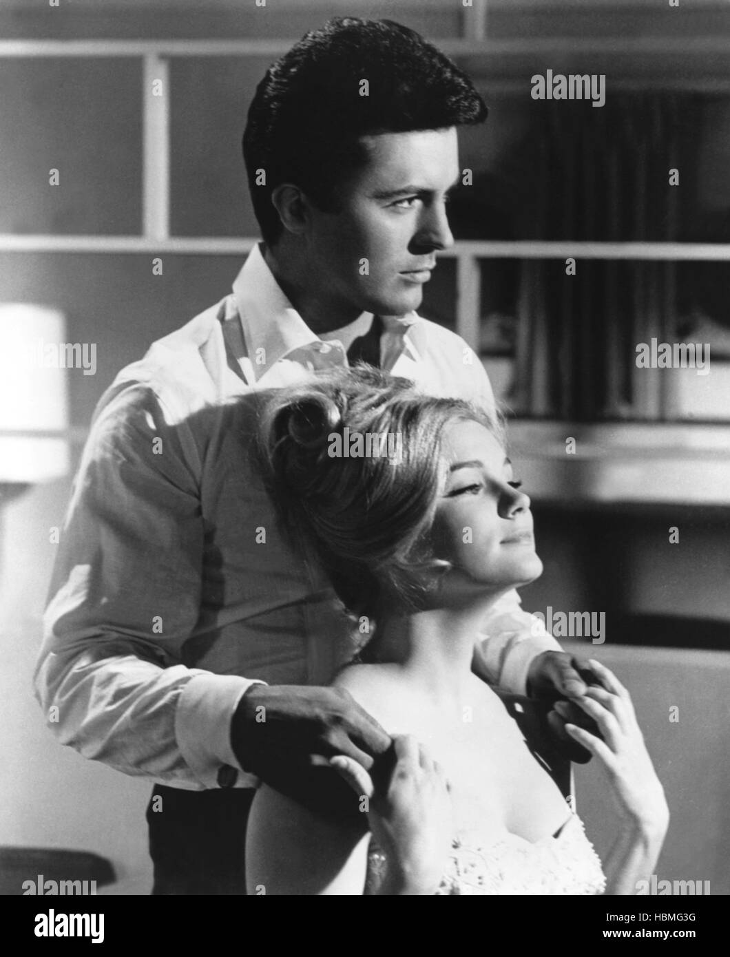DIAMOND HEAD, à partir de la gauche : James Darren, Yvette Mimieux ...
