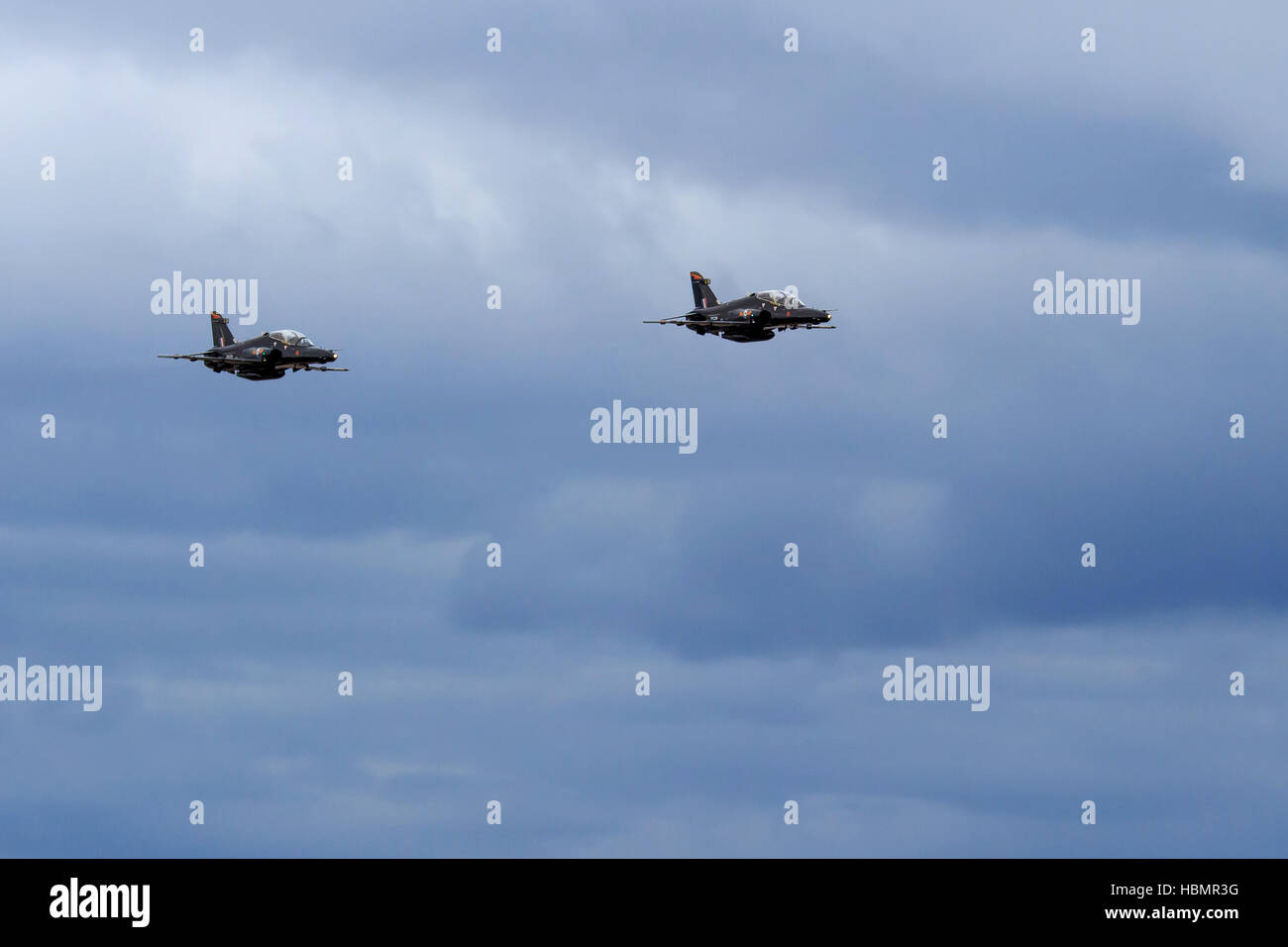 Avion volant bas au dessus de la plage Banque de photographies et d ...