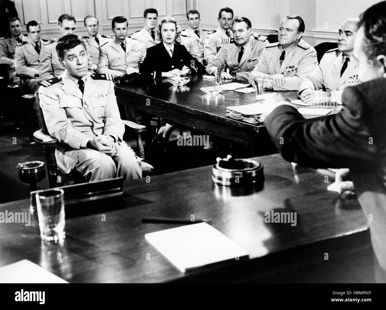 N'ABANDONNEZ PAS LE NAVIRE, Jerry Lewis (assis à gauche), Dina Merrill ...