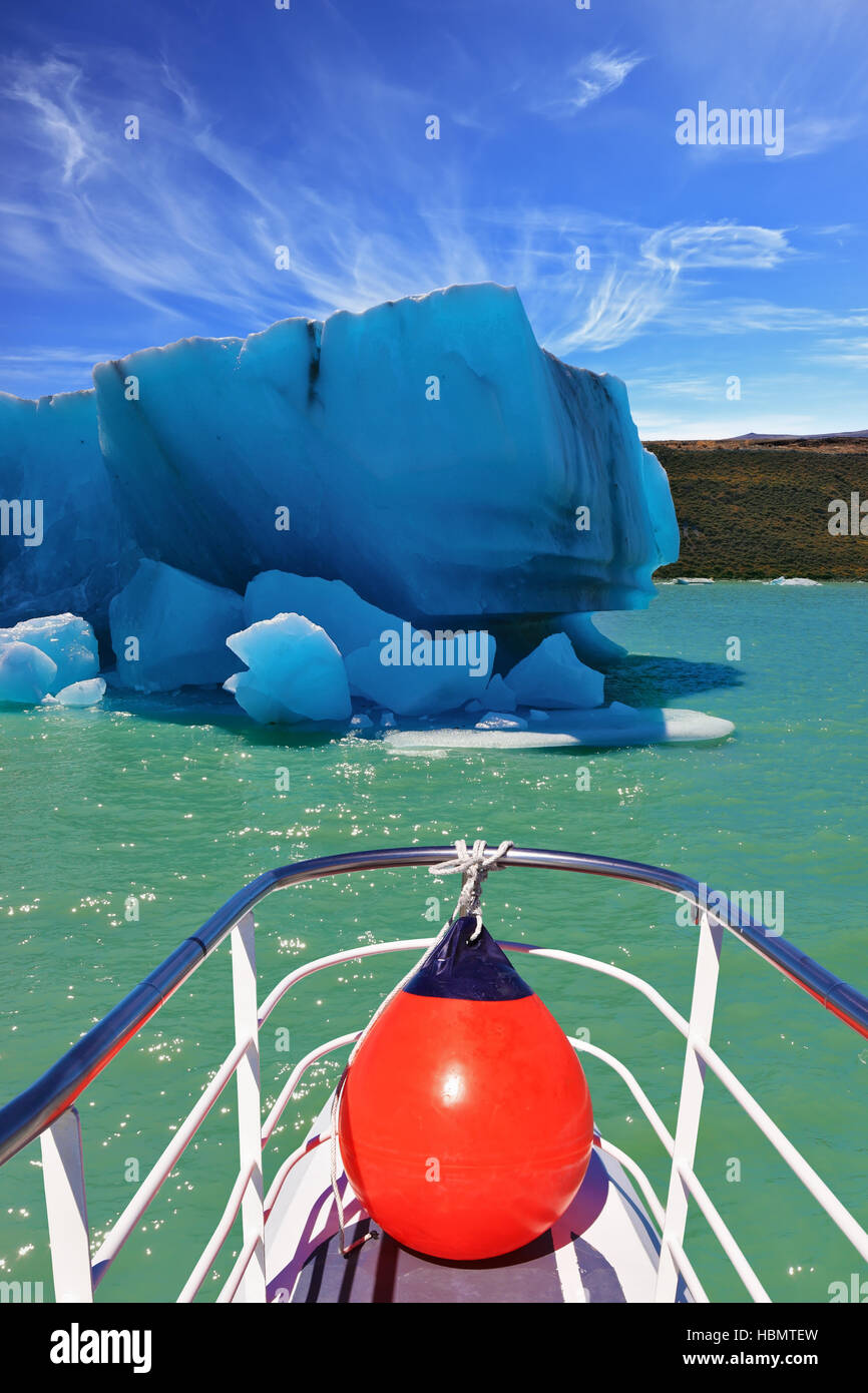 Bateau dexcursion touristique Banque de photographies et d’images à ...