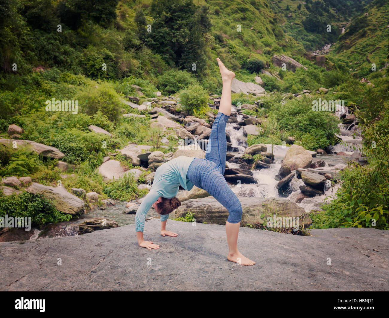 Eka pada urdhva dhanurasana Banque de photographies et d’images à haute ...