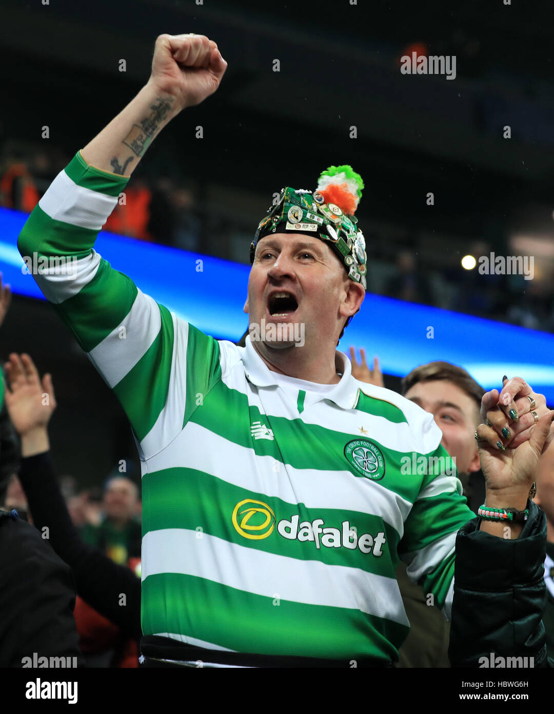 Les fans celtiques montrent leur soutien dans les gradins Banque de ...