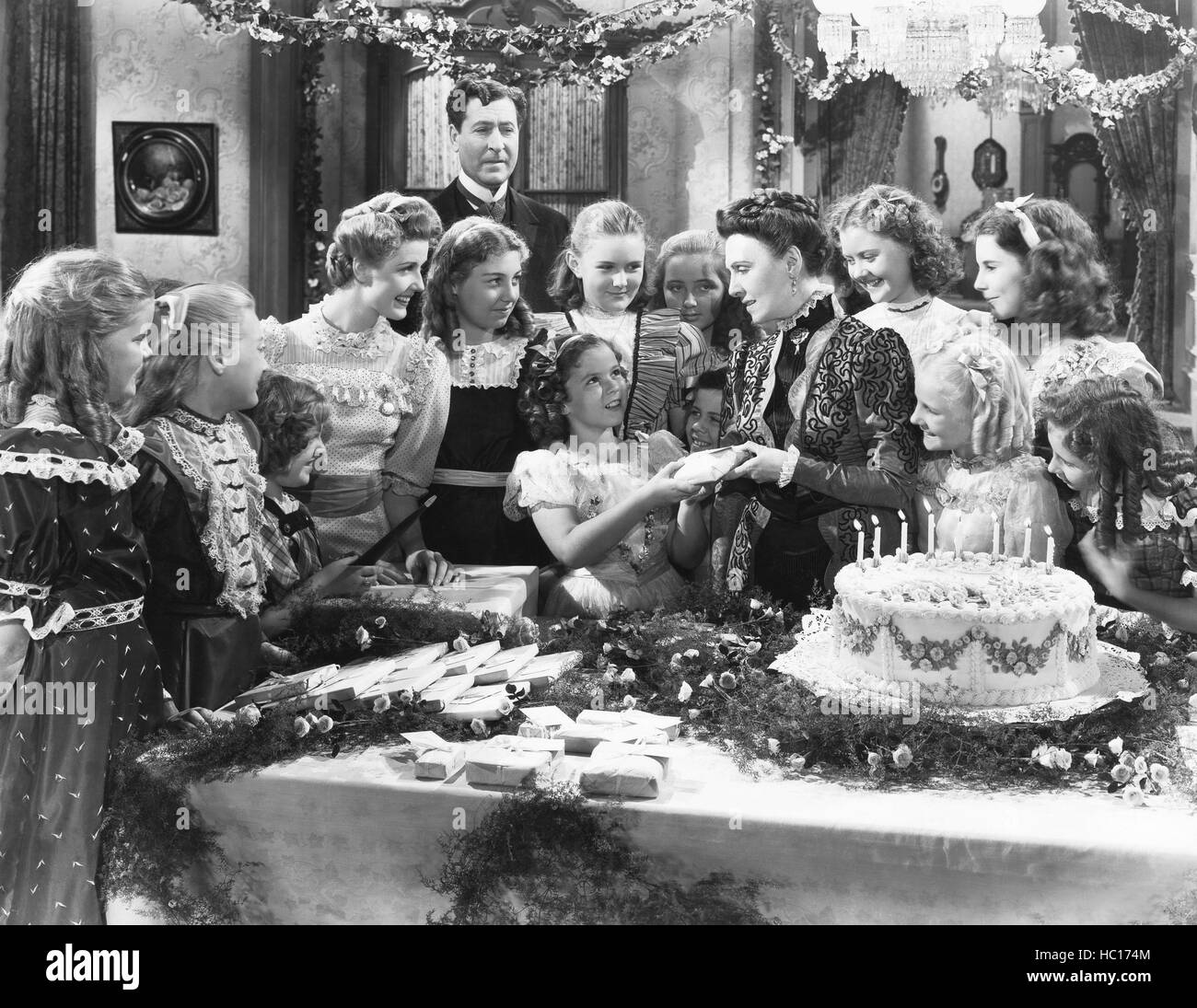 La petite princesse, Sybil Jason (troisième à partir de la gauche ...