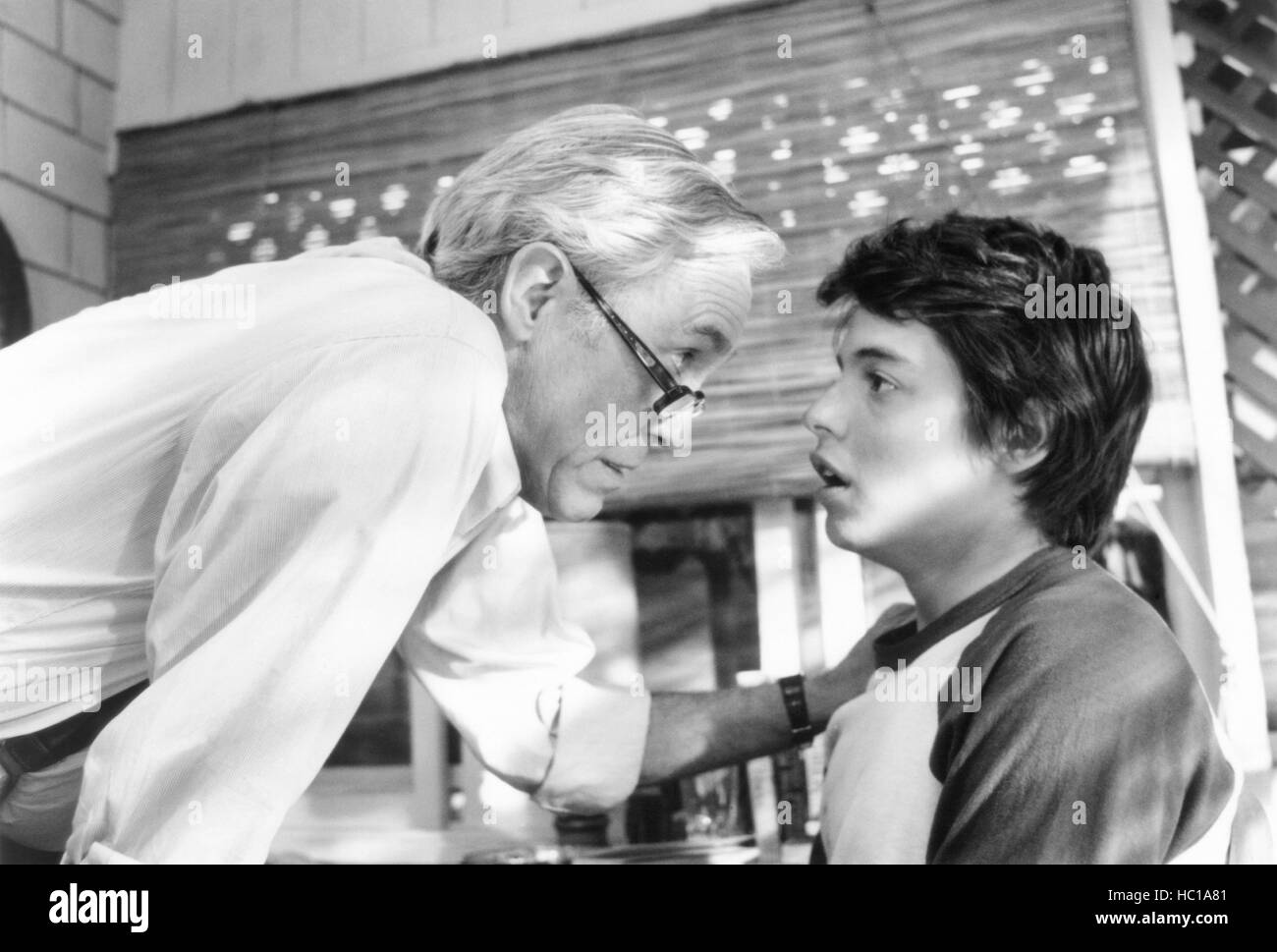MAX DUGAN renvoie, à partir de la gauche : Jason Robards, Matthew ...
