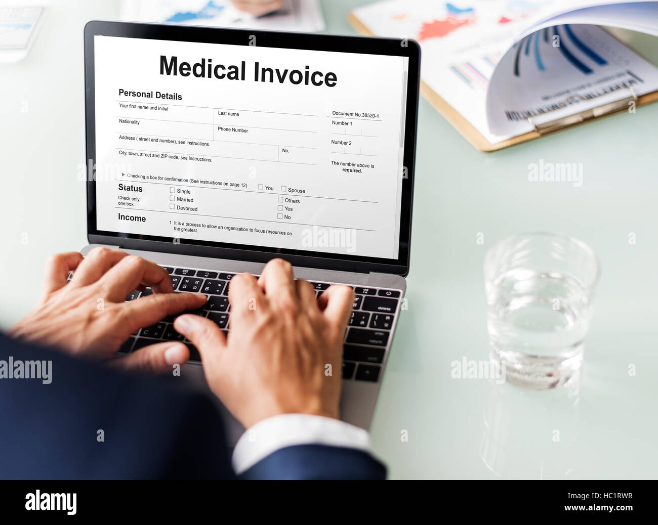 Facture médicale sous forme de document Concept Patient Photo Stock - Alamy