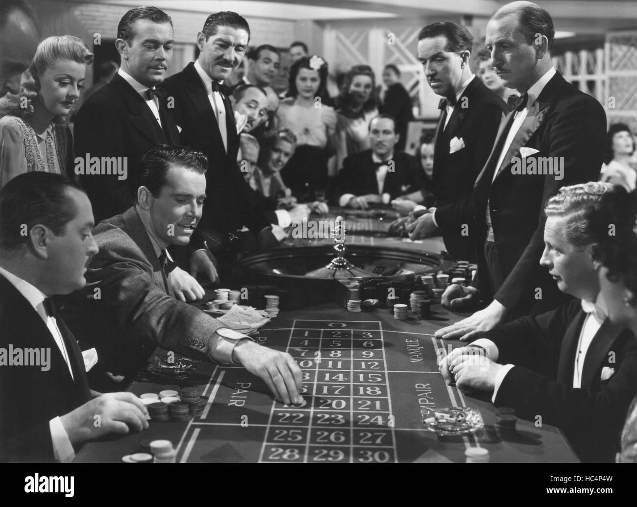 Joints toriques sur ses doigts, Henry Fonda (main outstratched ...