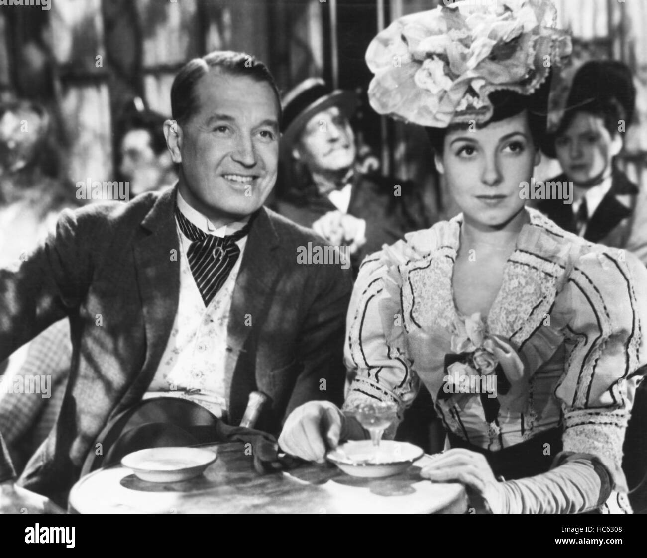 À propos de l'homme, Ville (aka LE SILENCE EST D'OR, alias LE SILENCE ...