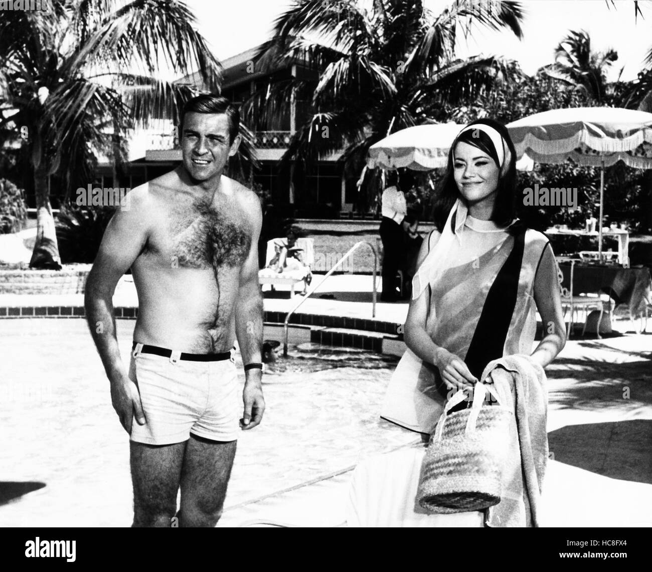 Claudine auger thunderball Banque de photographies et d’images à haute résolution - Alamy