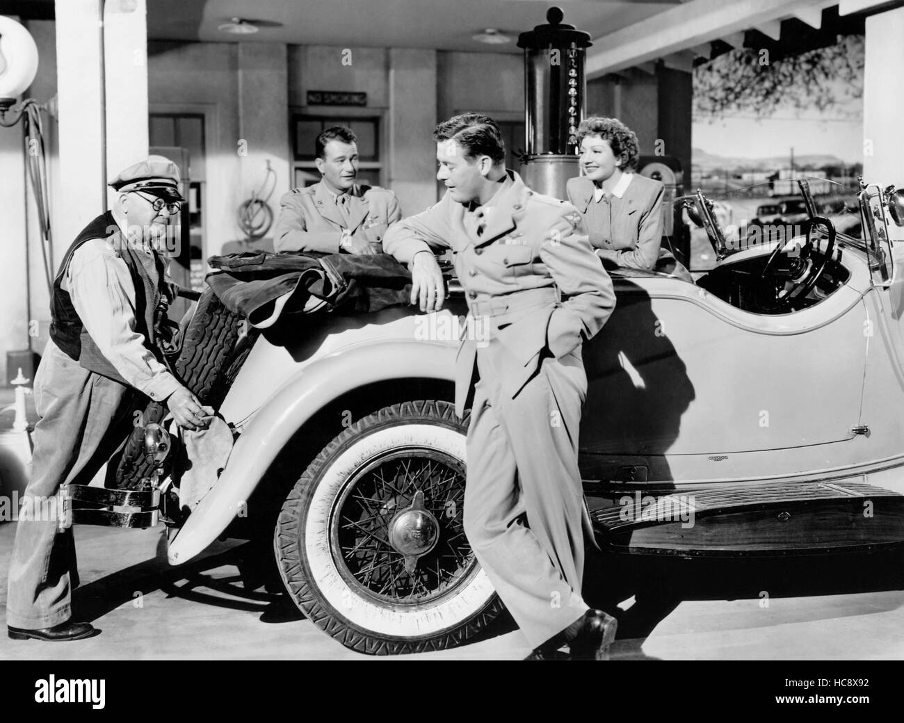 Sans réservation, à partir de la gauche : Harry Holman, John Wayne, Don ...