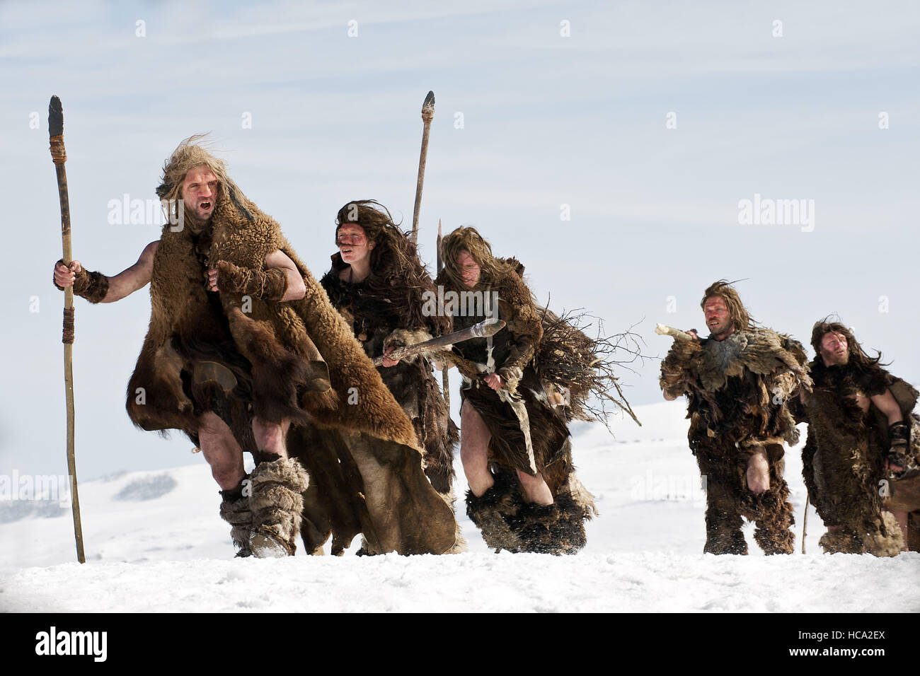 AO, LE DERNIER NEANDERTAL, Simon Paul Sutton (à gauche), 2010. ph ...