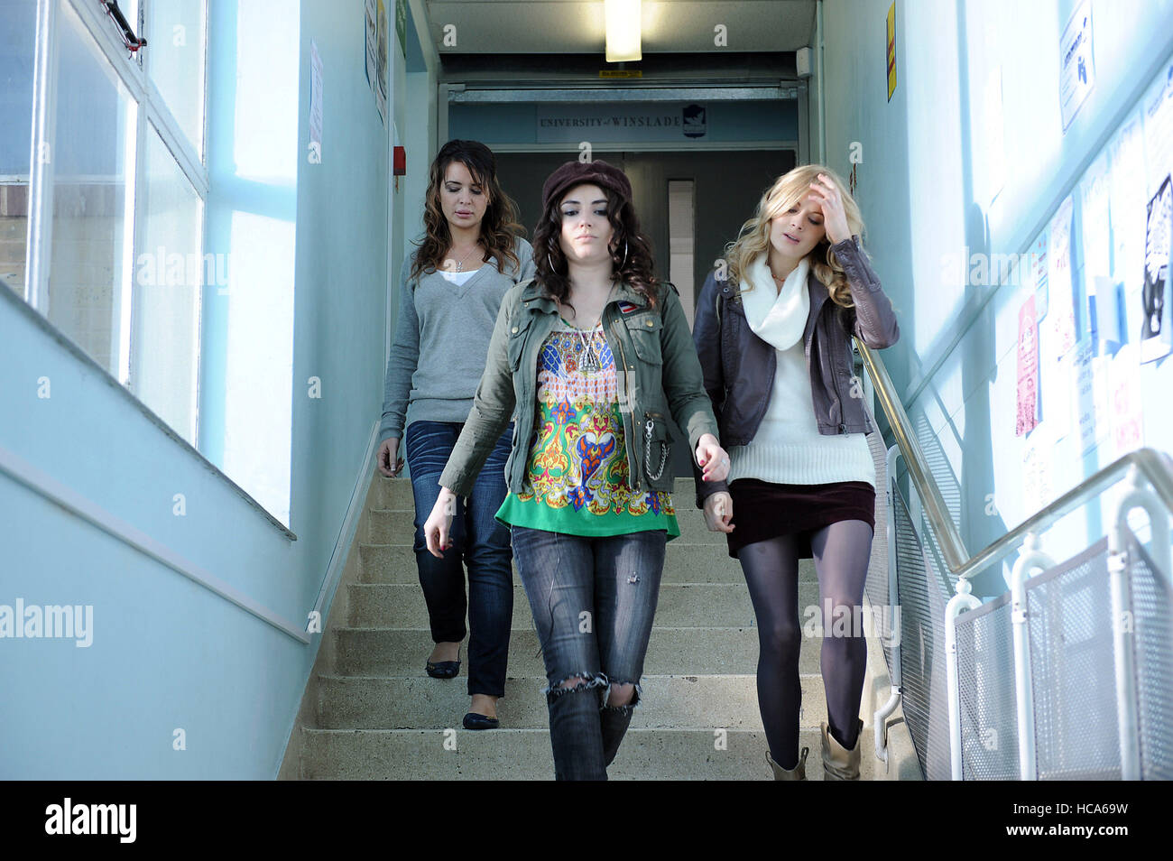 Sous-sol, à partir de la gauche : Kierston Wareing, Lois Winstone ...