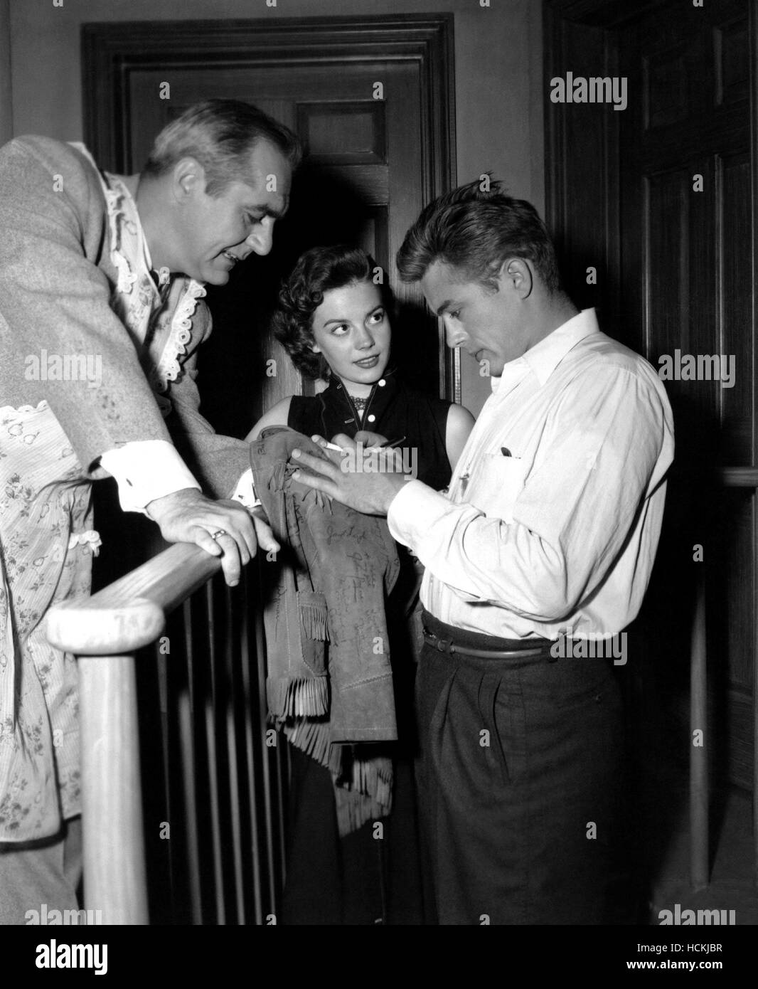 REBEL WITHOUT A CAUSE, de gauche : co-stars Jim Backus et Natalie Wood ...