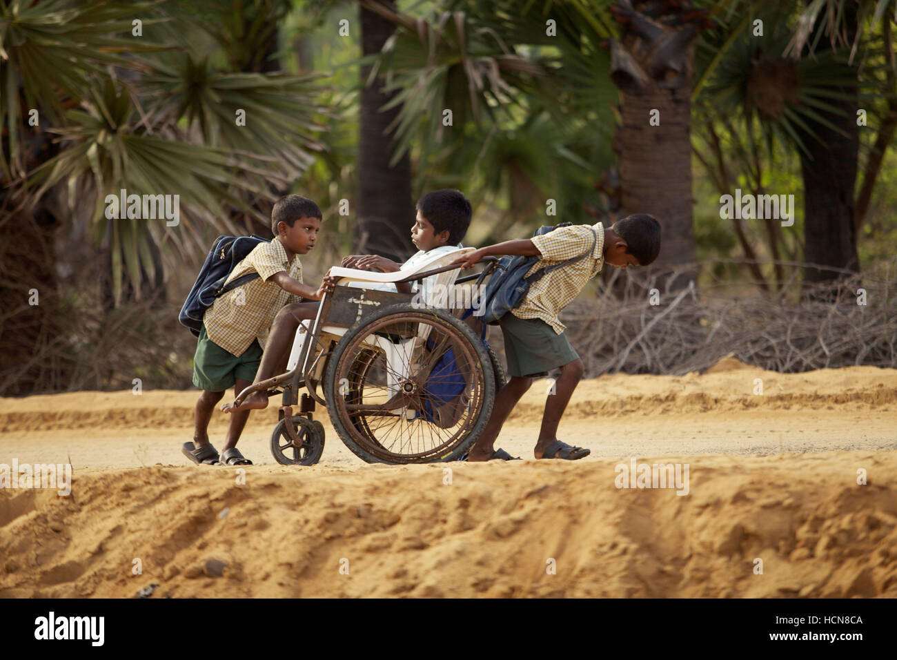 SUR LE CHEMIN DE L'ECOLE, (alias SUR LE CHEMIN DE L'école), Samuel J ...