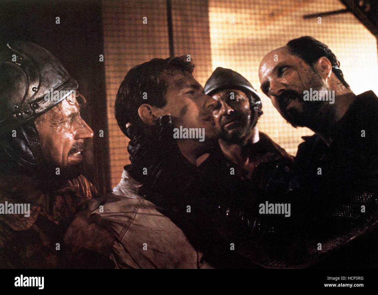 ENEMY MINE, Dennis Quaid (centre), Brion James (à droite), 1985, TM et copyright (c) 20th ...