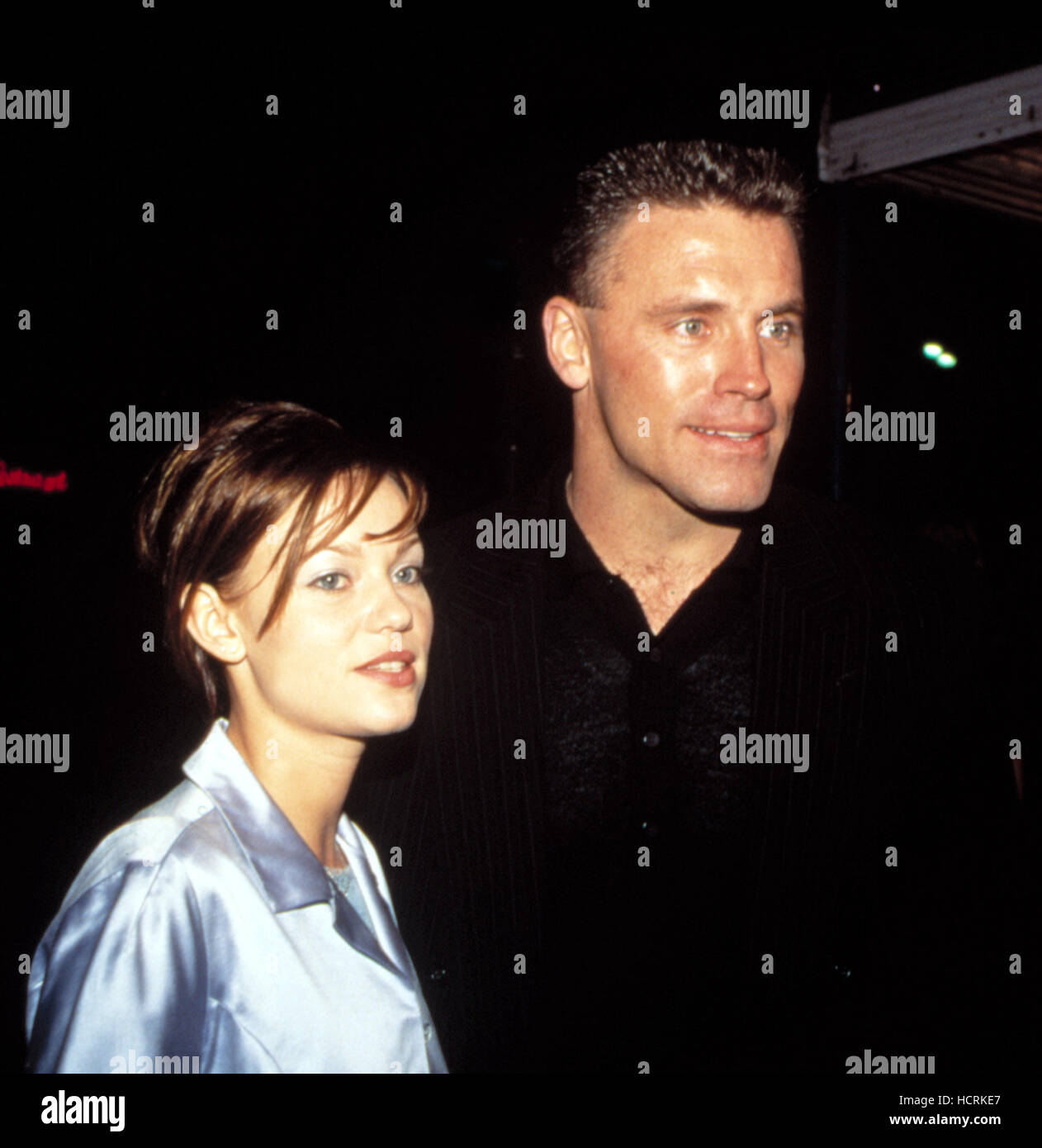 Howie Long et son épouse, Diane à la premeire de BROKEN ARROW, 1996, TM ...
