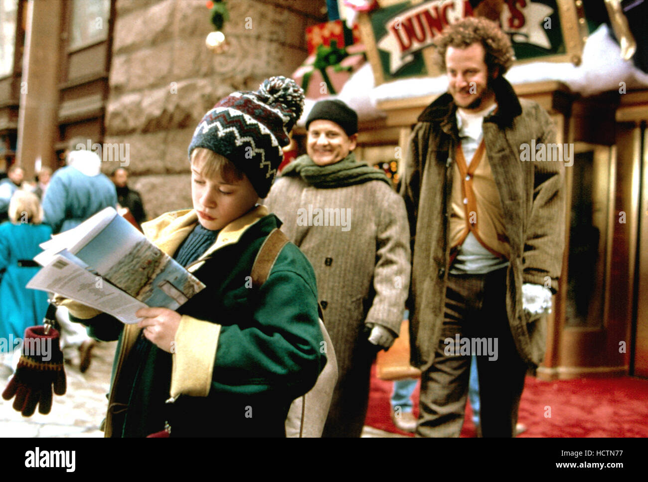 HOME ALONE 2 : LOST IN NEW YORK, Macaulay Culkin, Joe Pesci, Daniel Stern, 1992, TM et ...