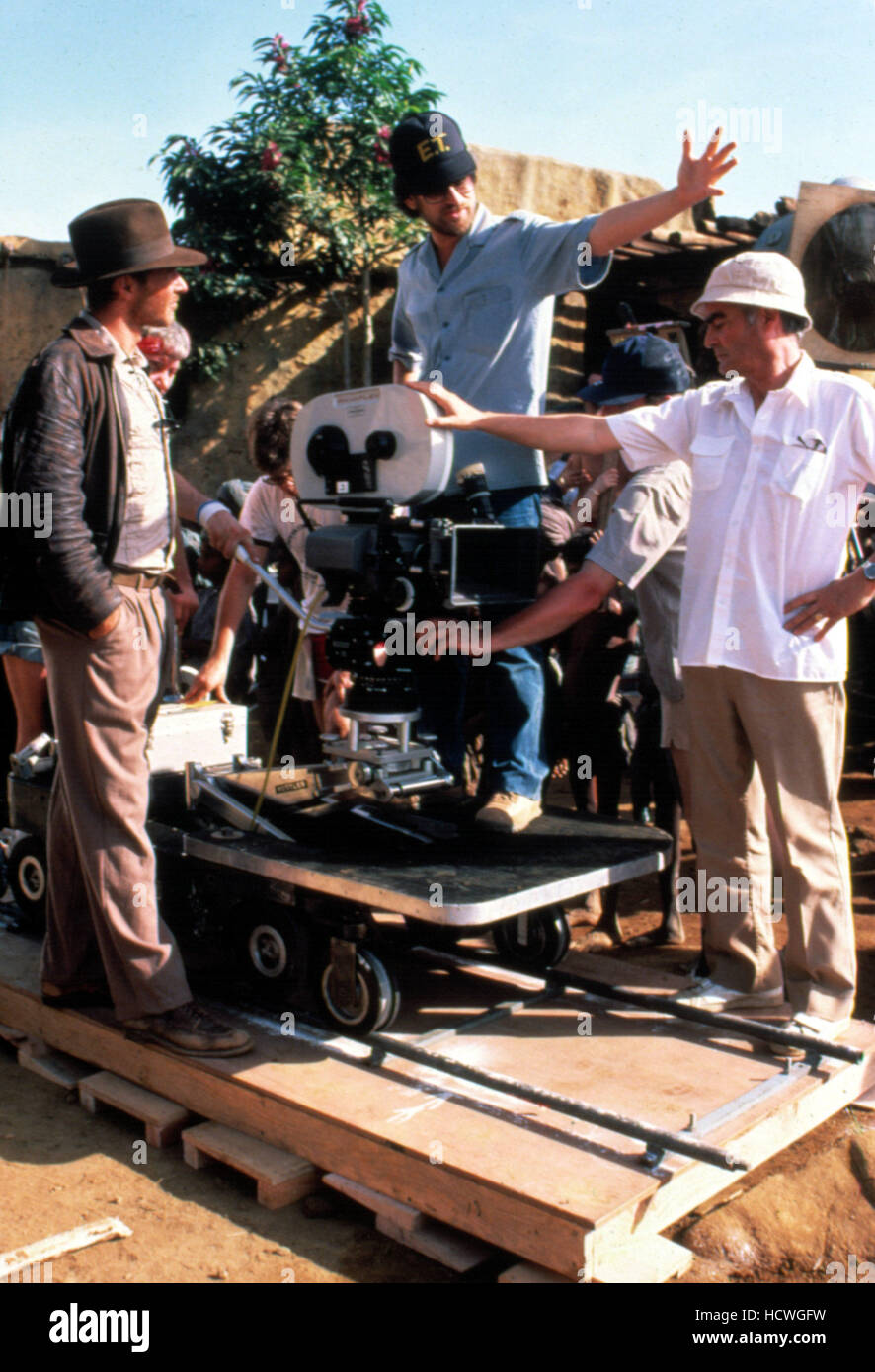 Harrison Ford, réalisateur Steven Spielberg sur le tournage d'INDIANA ... Harrison Ford, réalisateur Steven Spielberg sur le tournage d'INDIANA ...