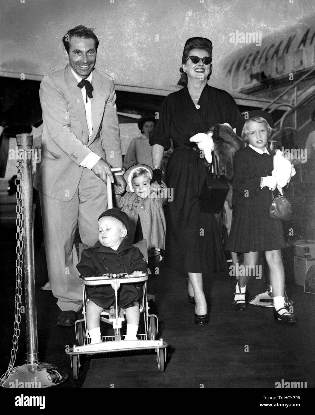 GARY MERRILL, MIKE MERRILL, MARGOT MERRILL, Bette Davis et Barbara ...