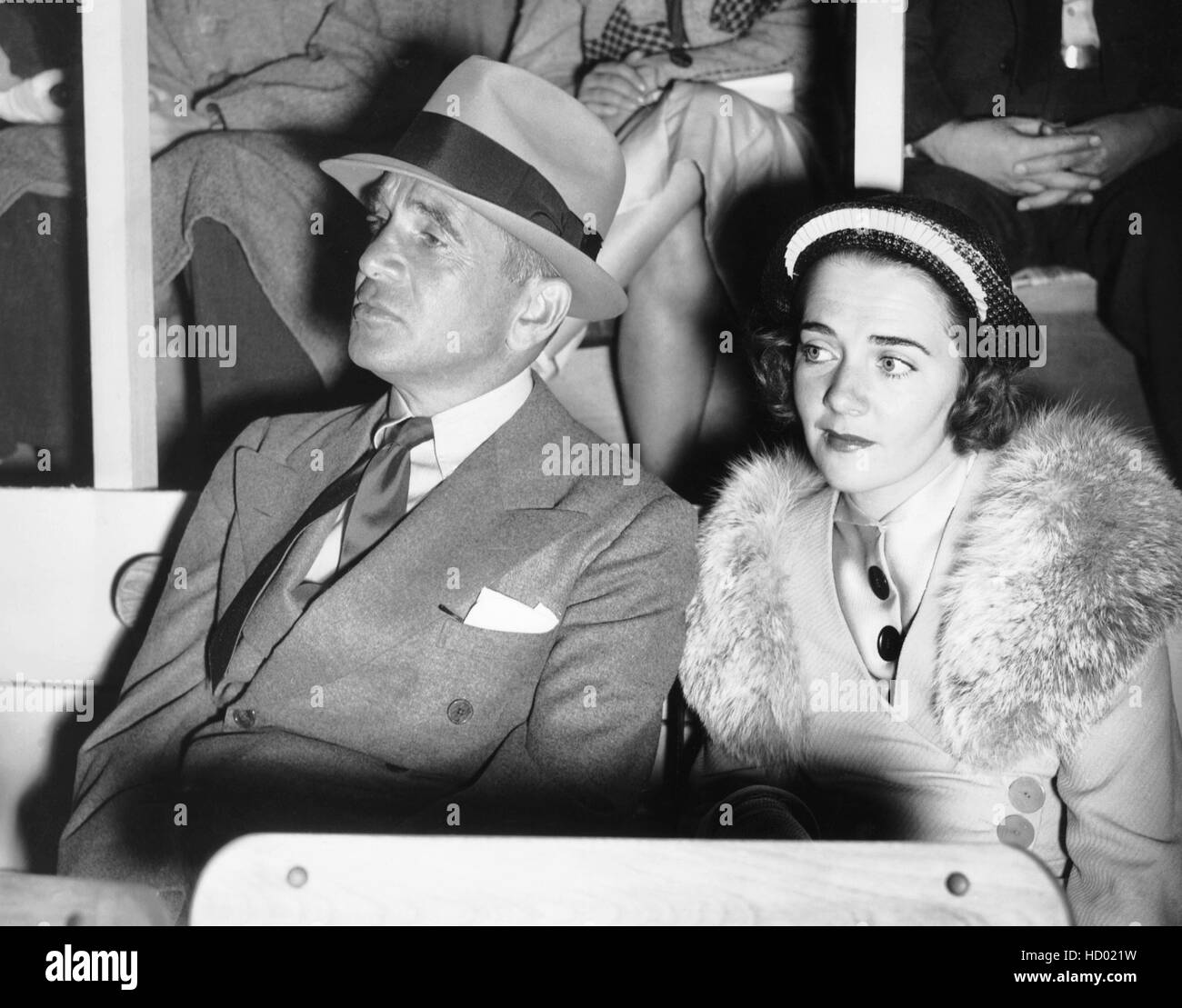 Al Jolson, gauche, et de sa troisième épouse, l'actrice Ruby Keeler, à la Screen Actors' Guild ...