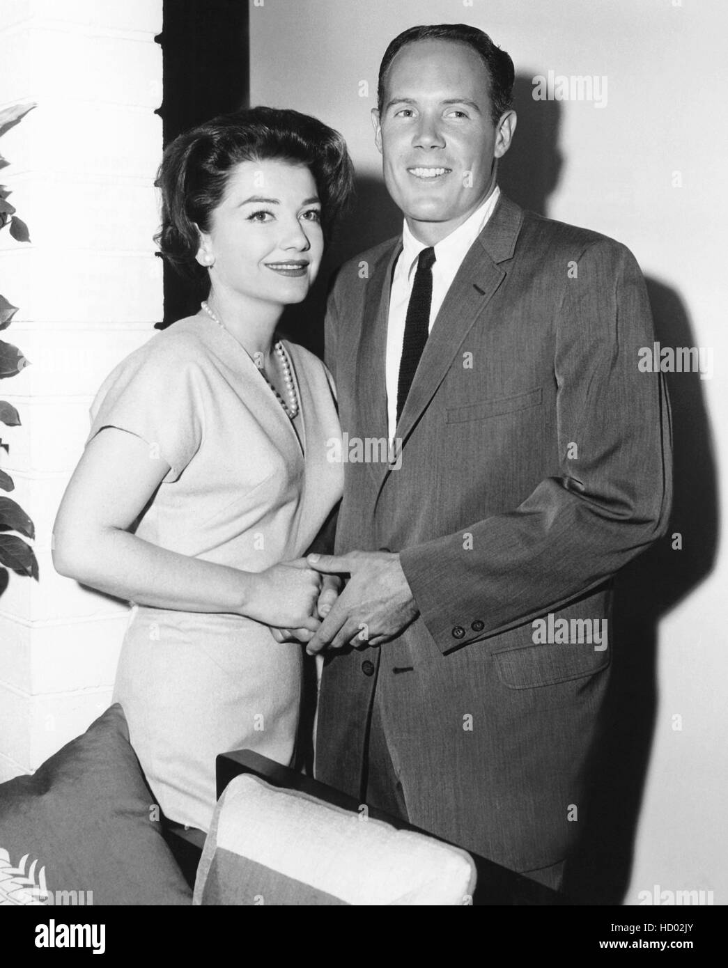 Anne Baxter, à gauche, et son deuxième mari, éleveur australien ...