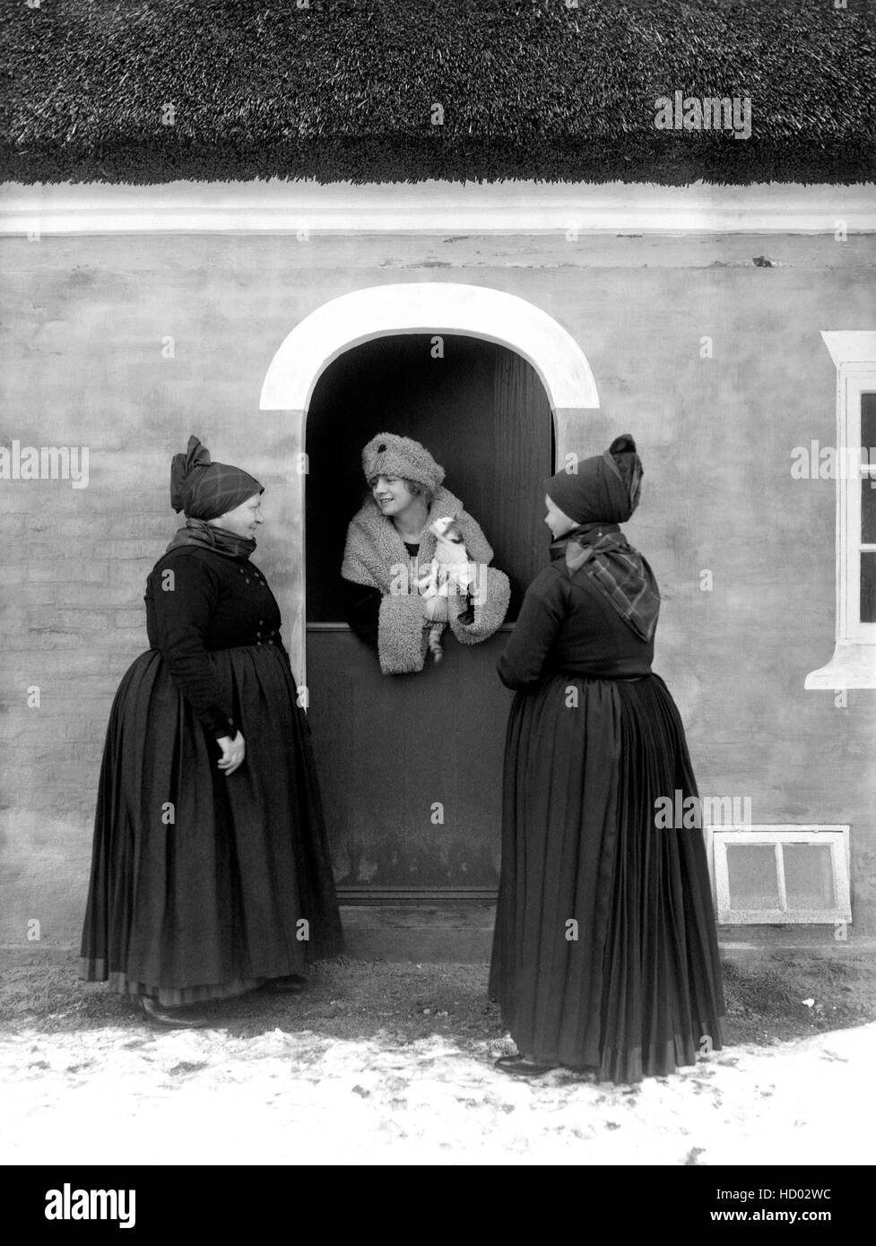 L'actrice du cinéma muet Ann Forrest, centre, visiter sa ville natale ...