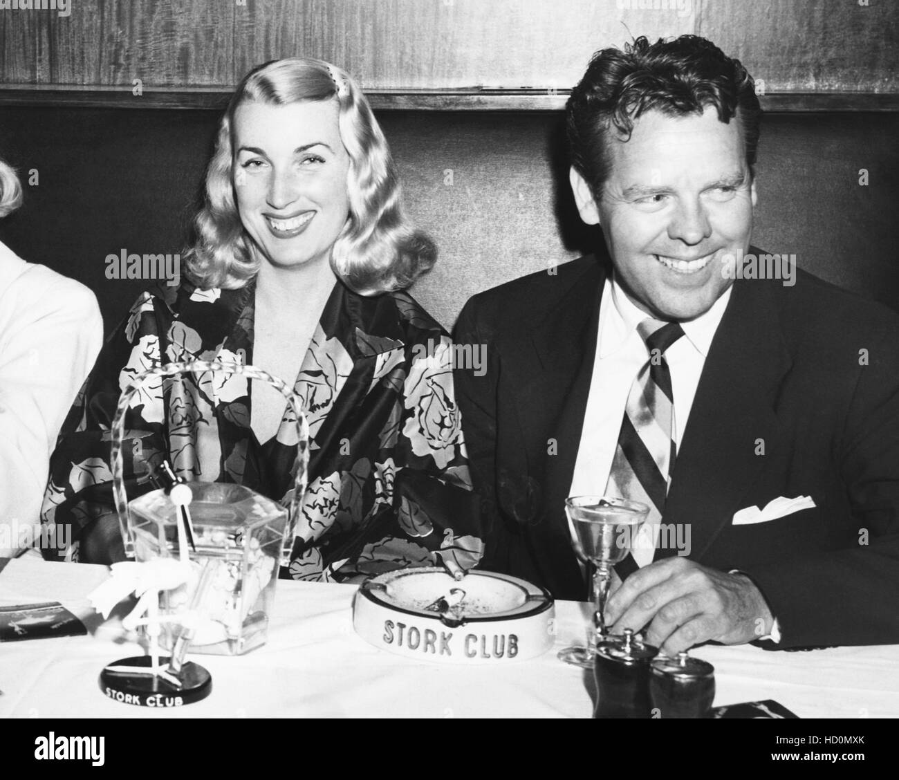 Arthur Lake, à droite, et son épouse, Patricia van Cleve, (qui aurait ...