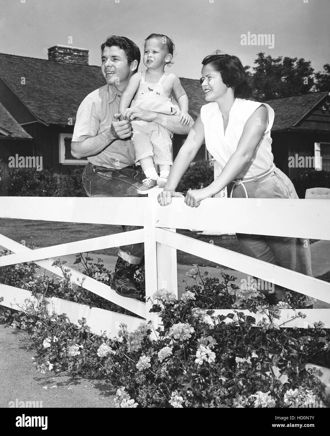 Audie Murphy (à gauche) avec Terry, Michael Murphy est fils et épouse ...
