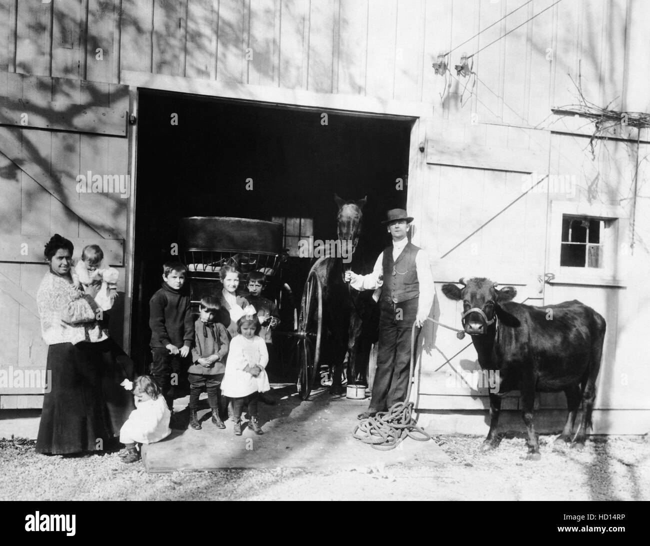 Broadway et star de vaudeville Eddie Foy (holding rênes), avec les sept ...