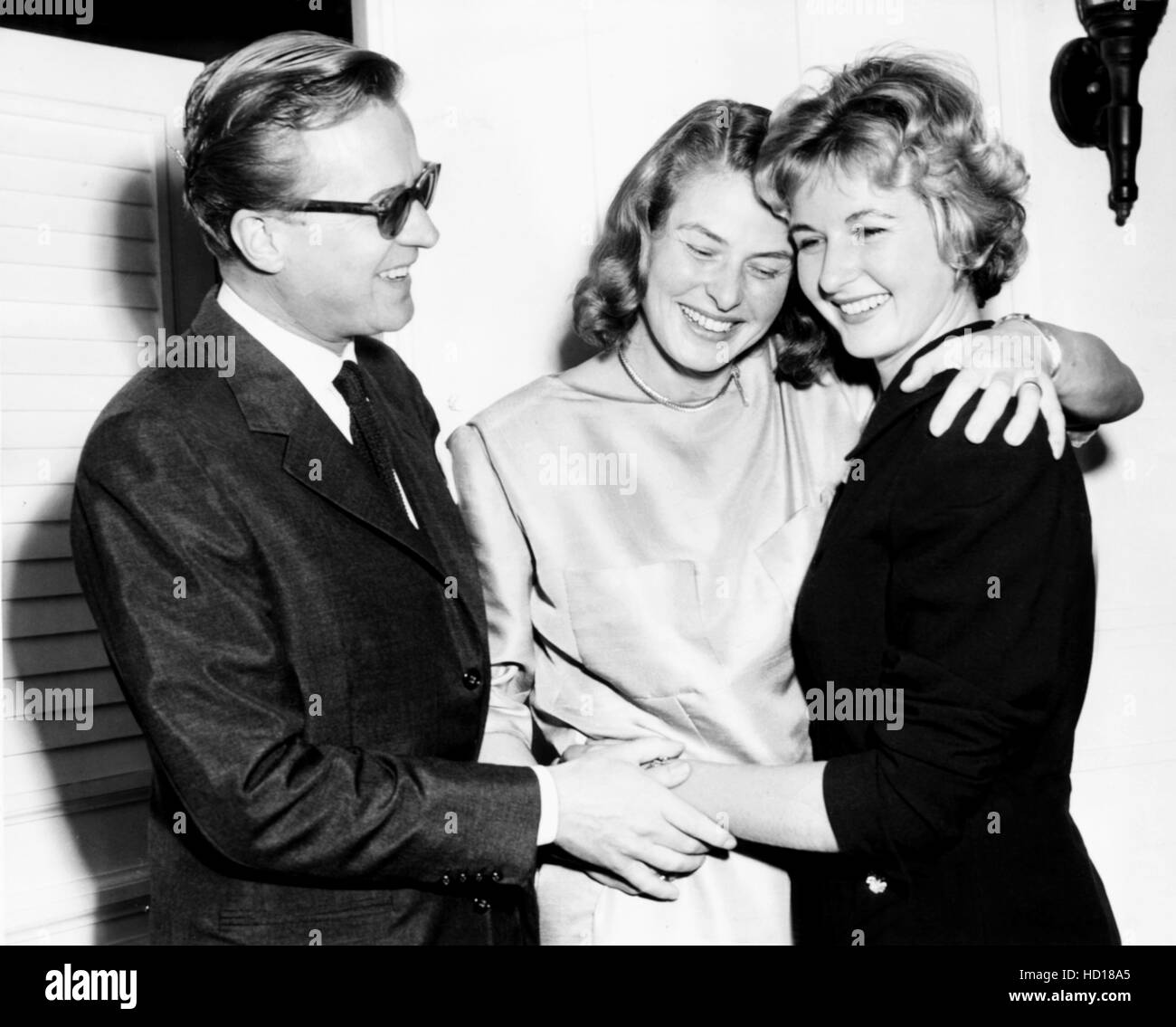 Ingrid Bergman, centre, avec son troisième mari, producteur Lars ...