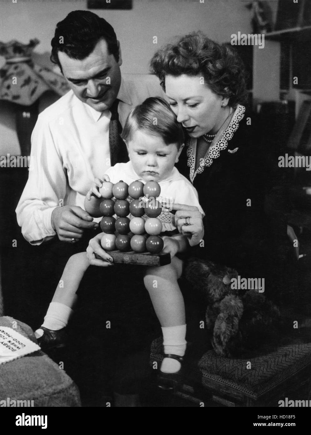 Jack Hawkins, gauche, et de sa seconde épouse, l'actrice Doreen ...