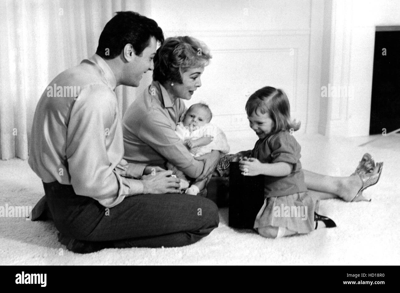 Tony Curtis, Janet Leigh, Jamie Lee Curtis, Kelly Curtis à la maison ...