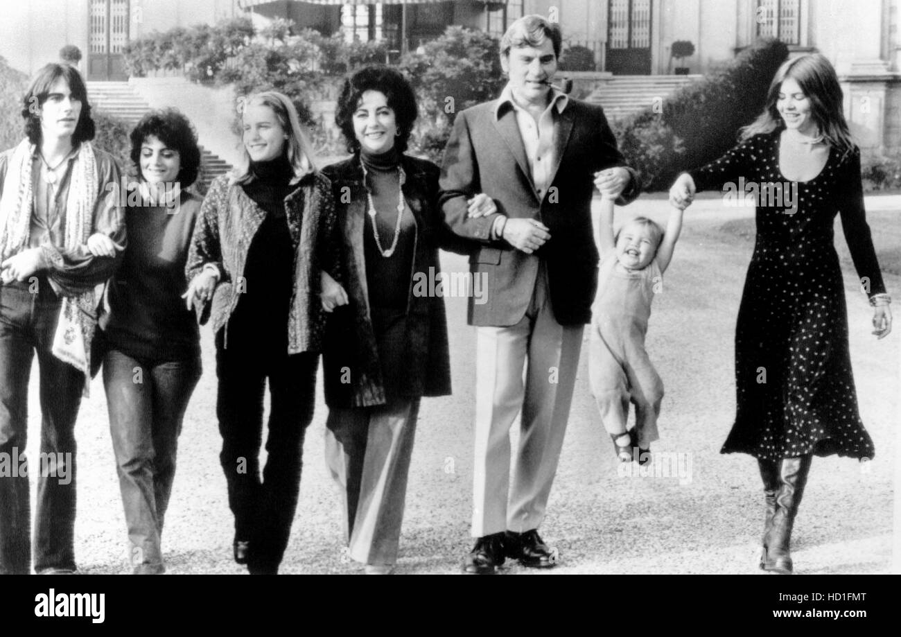 Centre, Elizabeth Taylor, avec son fiancé John Warner, et leurs ...