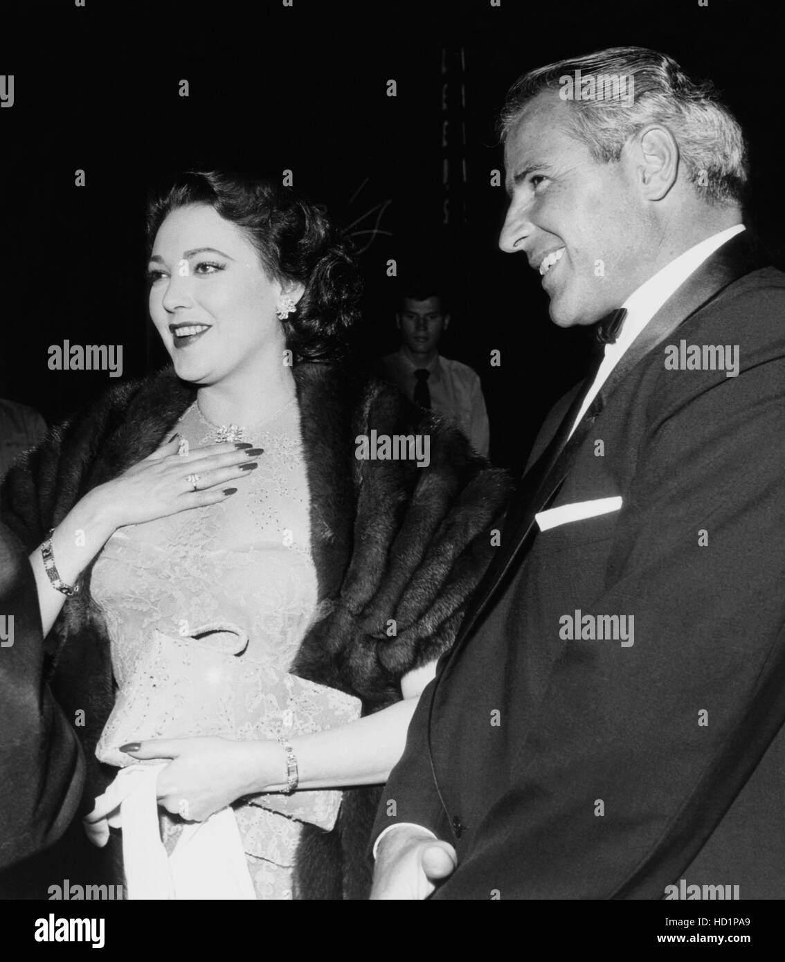 Linda Darnell (à gauche) avec son mari Merle Roy Robertson, ca. 1960 ...