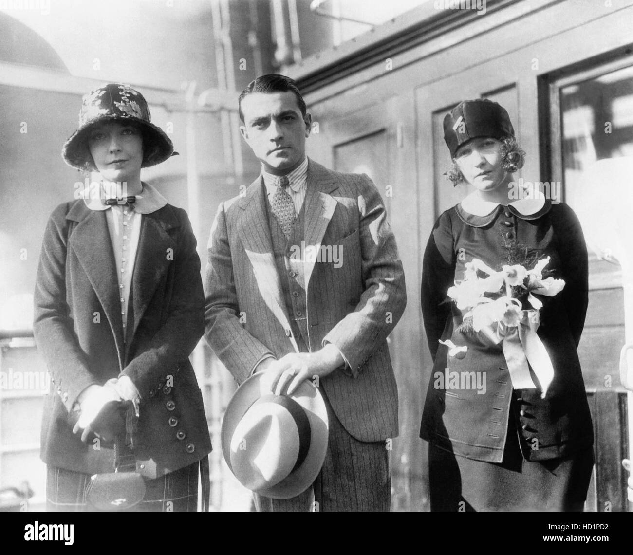 De gauche à droite : Lillian Gish, Richard Barthelmess, Dorothy Gish ...
