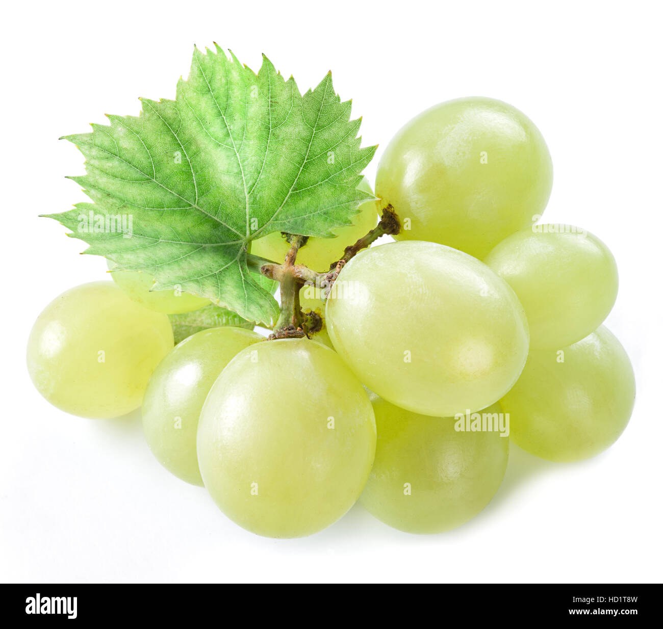 Grappe de raisin blanc sur fond blanc Banque d'images détourées - Alamy
