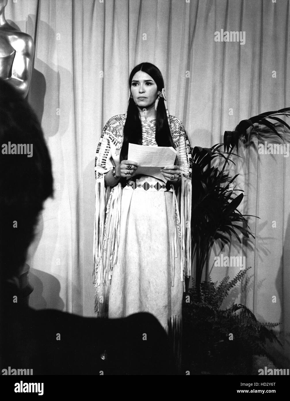 SACHEEN LITTLEFEATHER lit Marlon Brando refuse son Oscar du meilleur ...