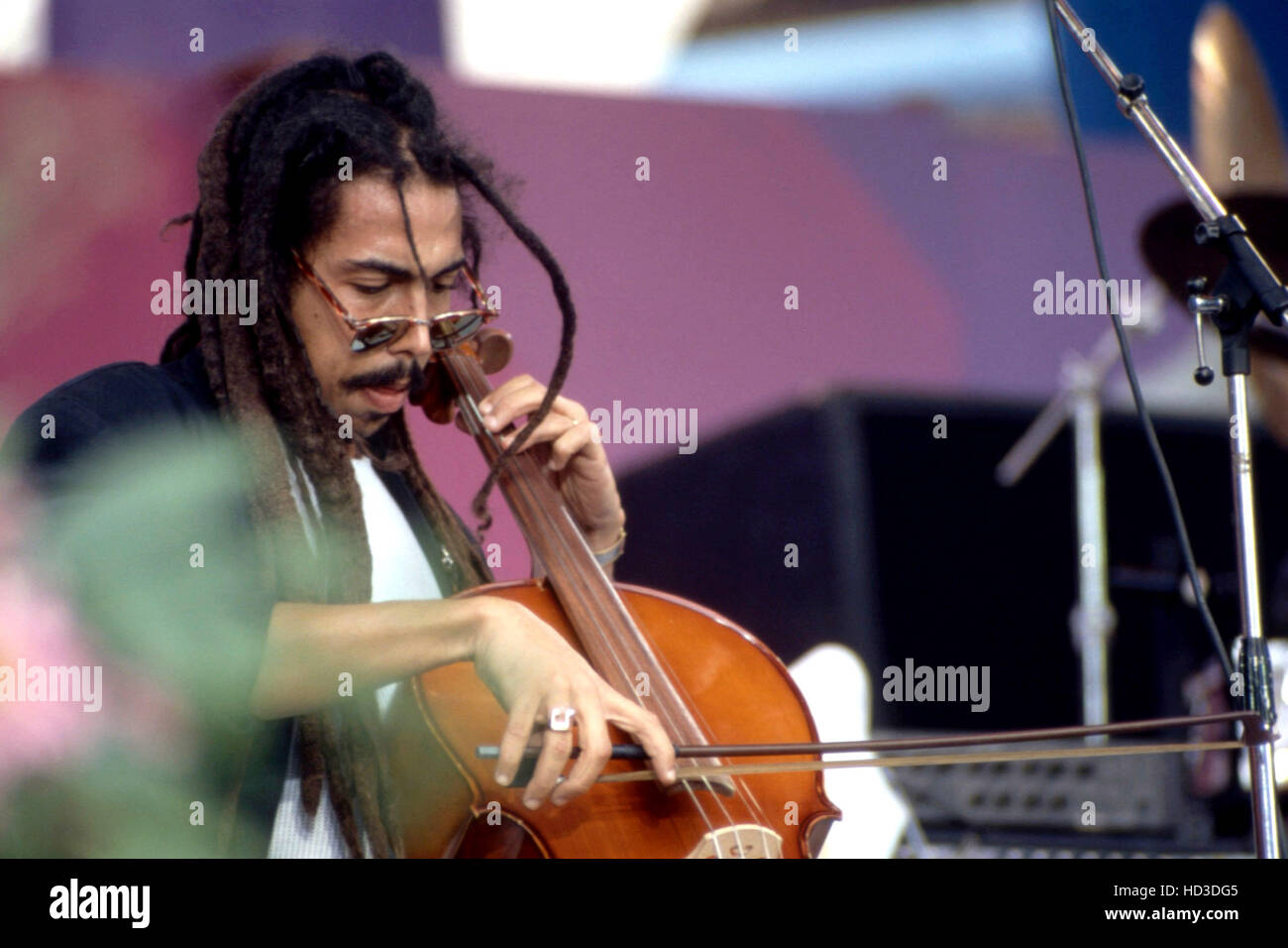 Stephen Coore effectuer avec le Tiers monde au concert pour Amnesty ...