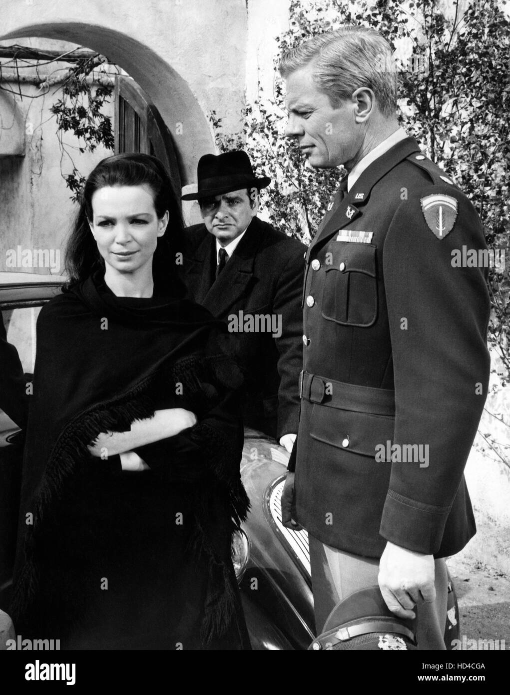 Cour martiale, Lelia Goldoni, Derek Sydney, Peter Graves, "se retirer ...