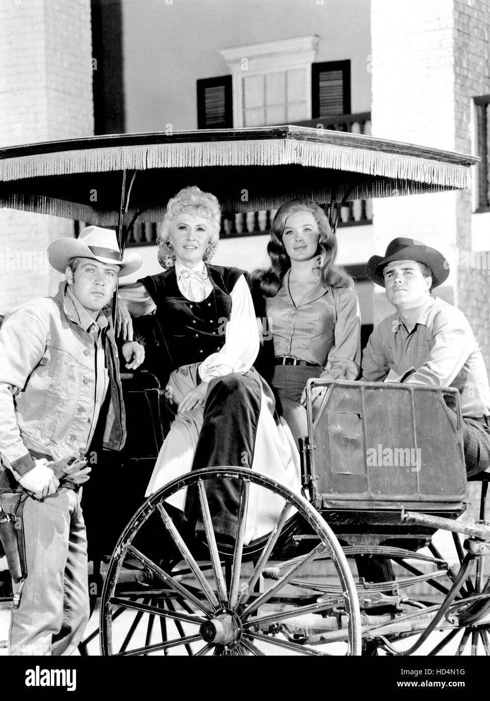 La grande vallée, Lee Majors, Barbara Stanwyck, Linda Evans, Charles ...