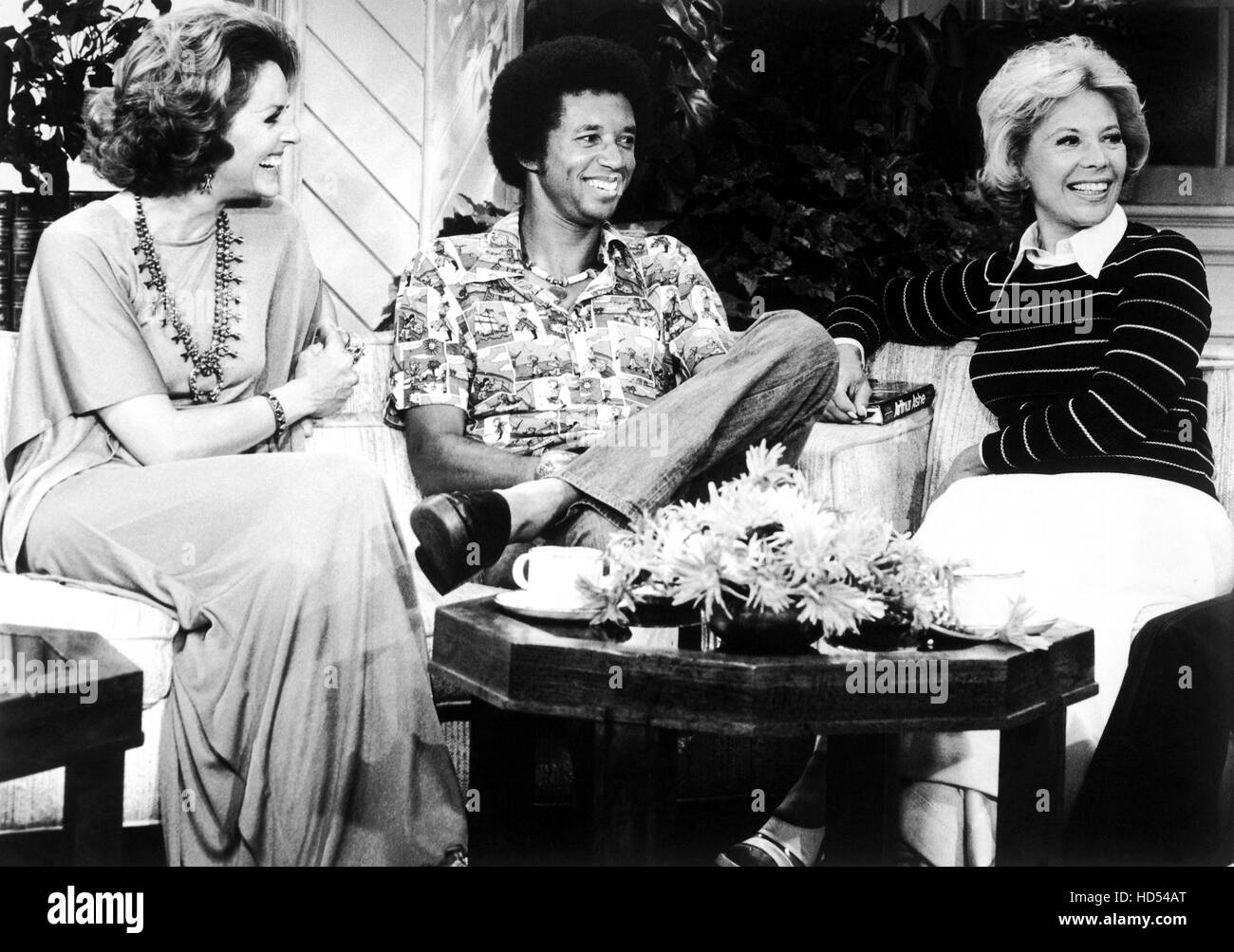 DINAH !, à partir de la gauche : Lee Meriwether, Arthur Ashe, Dinah ...