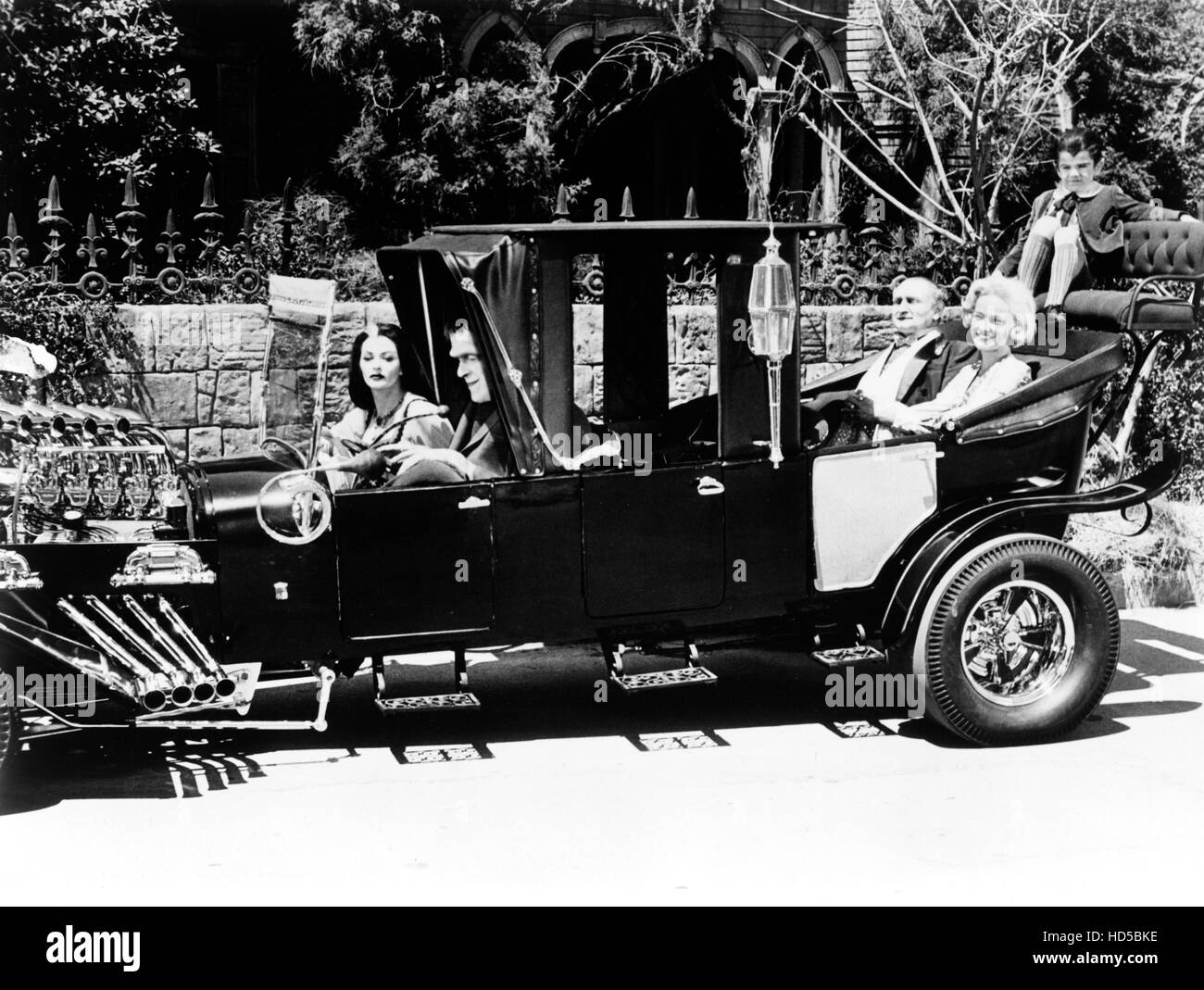Les Munsters Yvonne De Carlo Fred Gwynne Al Lewis Beverley Owen